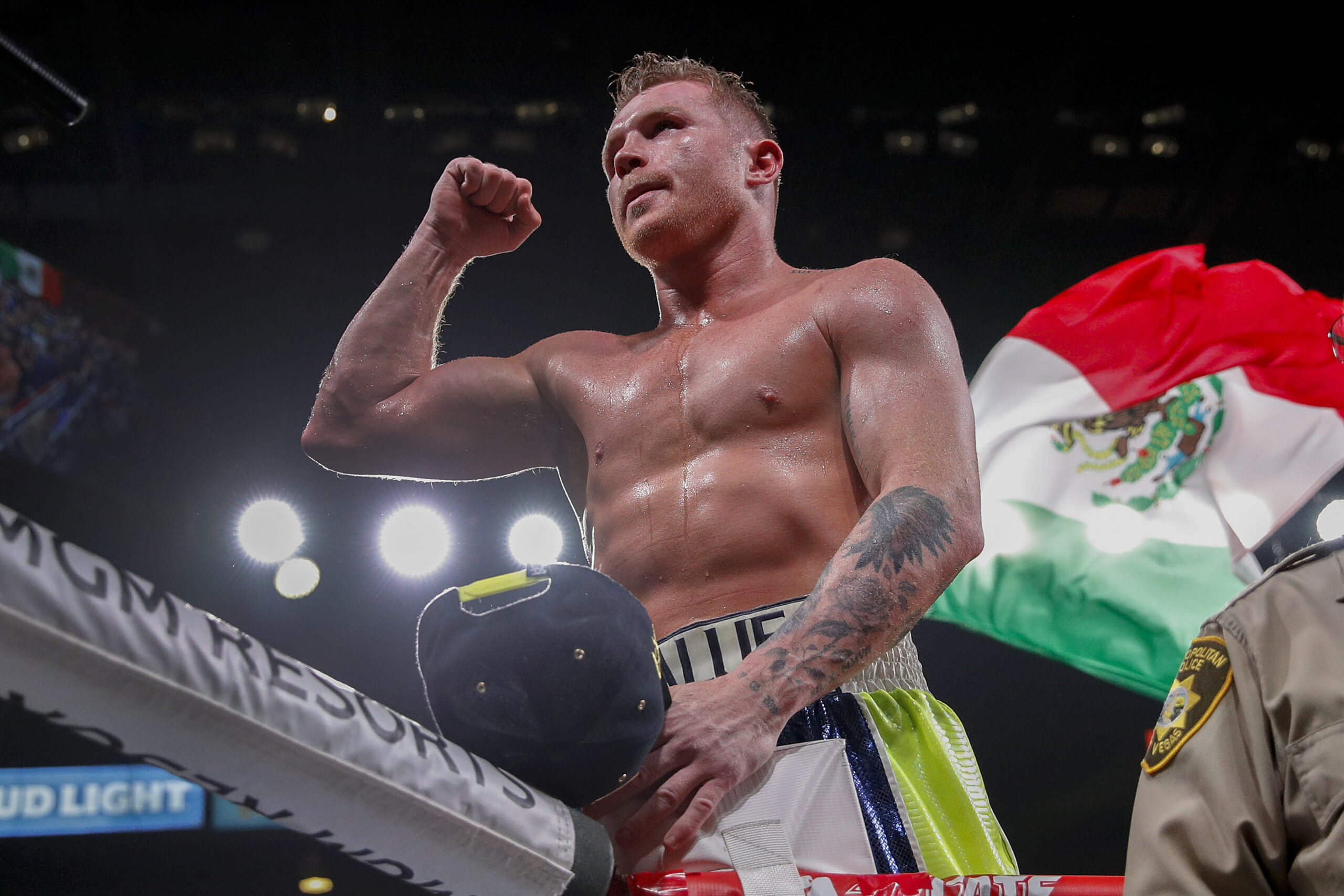 Canelo Alvarez Batters Billy Joe Saunders To Win Super Middleweight ...